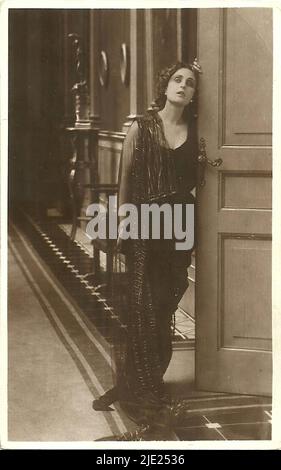 Portrait of Pina Menichelli in La dame de chez Maxim (1923) - Italian ...