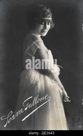 Portrait of Soava Gallone - Italian silent cinema era actress Stock ...