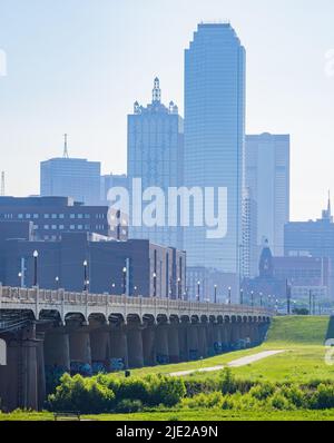 Sunny view of the Dallas skyline from Trinity Overlook Park at Texas ...