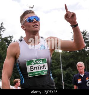 APELDOORN, NETHERLANDS - JUNE 25: Nick Smidt of The Netherlands ...