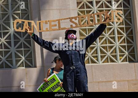 Protesting continues over the SCOTUS decision to overturn Roe V Wade ...