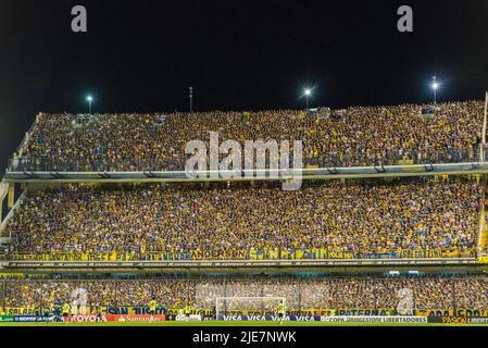 A full capacity stadium at Boca juniors home La Bombonera Stock Photo ...