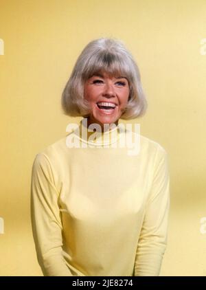 THE DORIS DAY SHOW, Denver Pyle, 1968-73 Stock Photo - Alamy