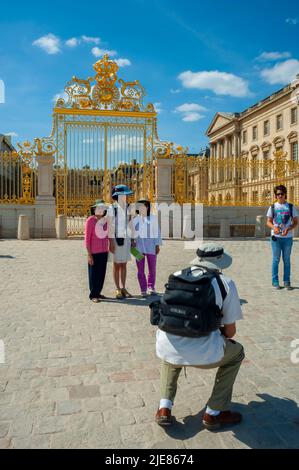 Versailles, France - Crowd, Tourists Families, Visiting French Monument ...