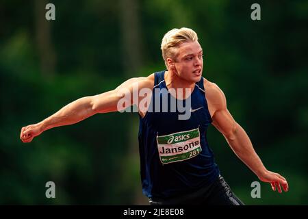 APELDOORN - Athlete Sven Jansons during the 100 meters section of the ...