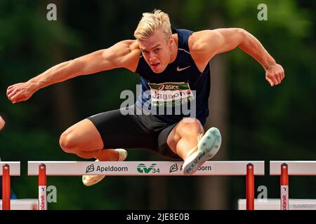 APELDOORN - Athlete Sven Jansons during the 100 meters section of the ...