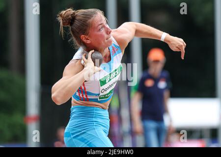 APELDOORN, NETHERLANDS - JUNE 26: Emma Oosterwegel of The Netherlands ...