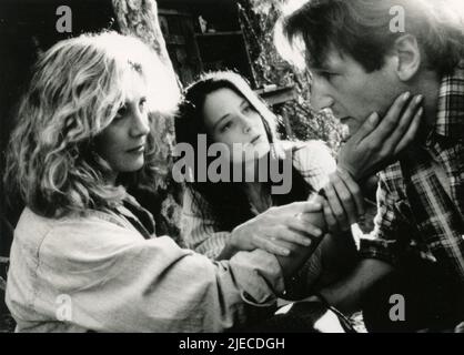 Natasha Richardson, Jodie Foster & Liam Neeson Film: Nell (USA 1994 ...