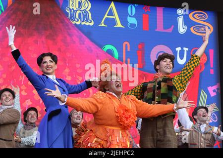 Zizi Strallen & Louis Gaunt along with the cast of Mary Poppins ...