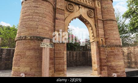Badal Mahal Darwaza Badal Mahal Darwaza 50 ft tall gate, Chanderi ...
