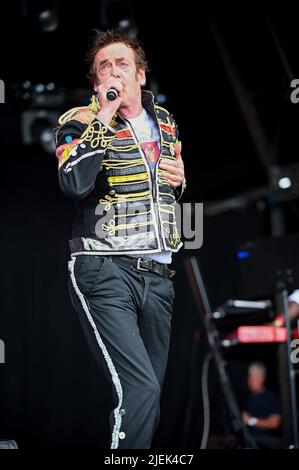 Edward Tudor-Pole seen performing at Lets Rock Leeds 80s Festival in ...