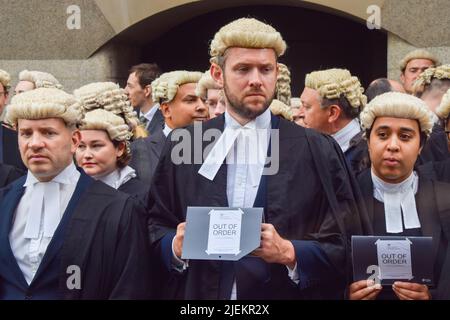 Female Barrister outside the High Court, London, United Kingdom Stock ...