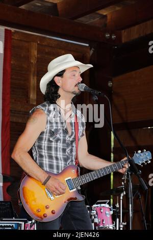 Lanny Lanner von More Than Words live beim 25. Countryfest auf der ...