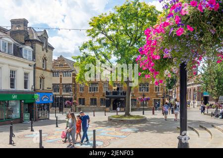 Pedestrianised Market Street, Wellingborough, Northamptonshire, England ...