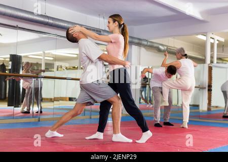Woman performing eye-gouging move during self-defence training Stock ...