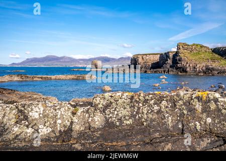 The beach next to the Great Pollet Sea Arch, Fanad Peninsula, County Donegal, Ireland Stock ...