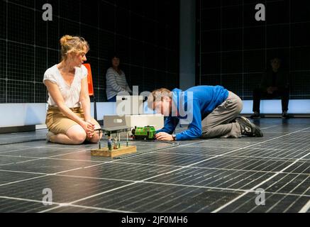 Niamh Cusack (Siobhan), Luke Treadaway (Christopher Boone) in THE ...