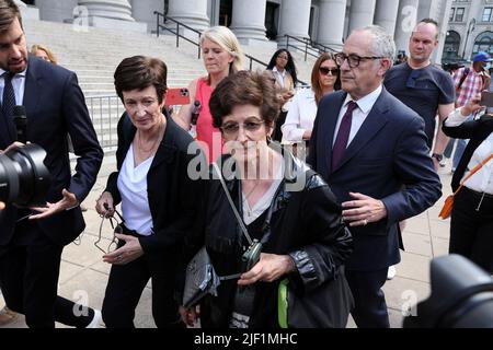 Christine Maxwell, Isabel Maxwell and Kevin Maxwell Stock Photo - Alamy