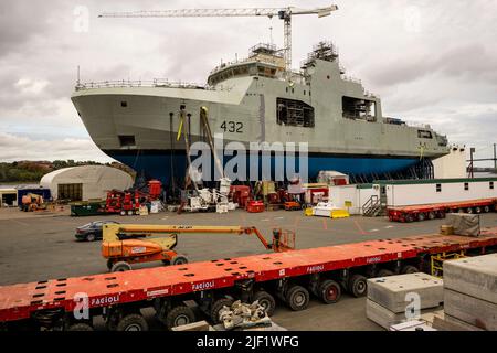 Arctic Offshore Patrol Vessel (AOPV 431) HMCS Margaret Brooke off Pond ...