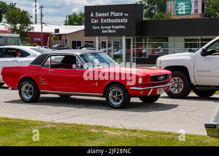 1966 60s sixties red American Ford Mustang 4800 cc convertible ...
