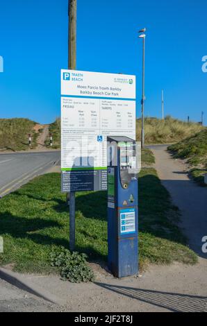 Prestatyn, UK. Mar 27, 2022. The promenade at Barkby Beach on a sunny ...