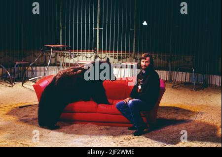 Die Rote Couch, ZDF Unterhaltungsmagazin über Lebensarten und Gefühle ...