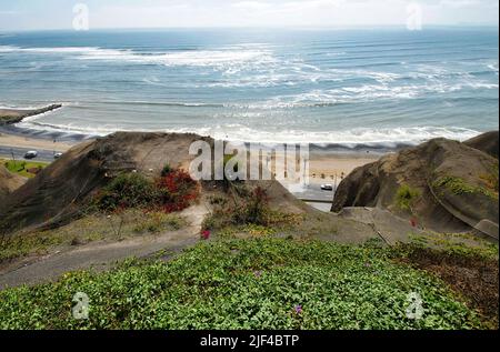 The part of Lima overlooking the Pacific Ocean is the Miraflores one of ...