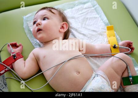 Cardiologist doing electrocardiogram test with ECG holter monitor Stock ...