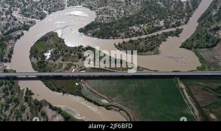 Qiemo, China's Xinjiang Uygur Autonomous Region. 20th Oct, 2018. People ...