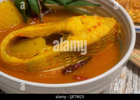 Southern Thai Gaeng Som - Red Tilapia fish soup with papaya, spicy ...