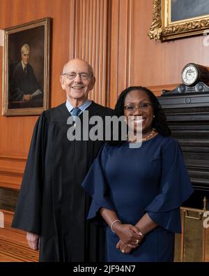 Retired Supreme Court Justice Stephen Breyer talks with Laura Bush as ...