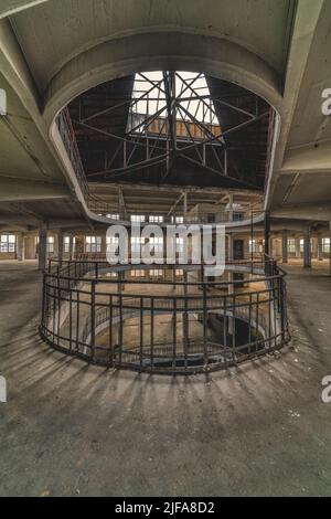 Abandoned building, Cologne, Germany Stock Photo - Alamy
