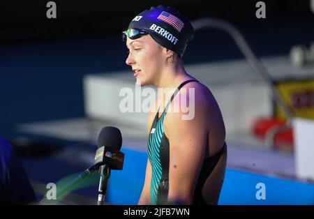 Katharine Berkoff of USA 1/2 Finale 50. M Backstroke Women during the ...