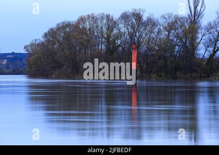 France, Vaucluse, Caderousse, view of the Rhone from the Ile de la ...