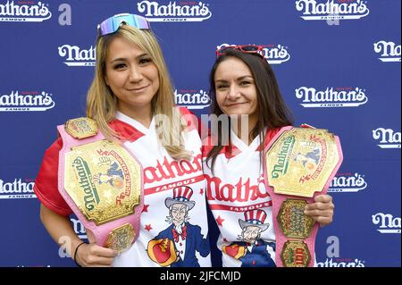Michelle Lesco at the 2022 Nathan's Famous International Hot Dog Eating ...