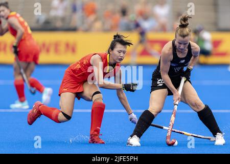 AMSTERDAM - Jiali Zheng (China) and Megan Hull (New Zealand) (LR ...