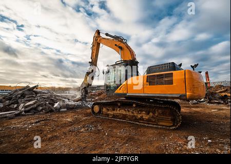 Excavator destroyer with hydraulic scissors cuts concrete Stock Photo ...