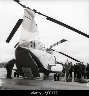 BOEING VERTOL V-107 Sea knight tandem rotor transport helicopter Stock ...