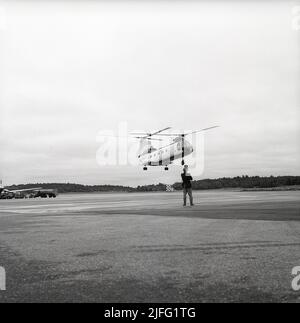 BOEING VERTOL V-107 Sea knight tandem rotor transport helicopter Stock ...