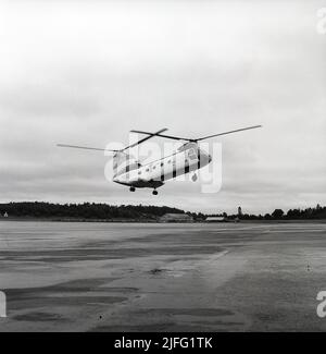 BOEING VERTOL V-107 Sea knight tandem rotor transport helicopter Stock ...