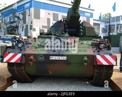 PZH-2000 155mm self-propelled howitzer in Eurosatory 2008 Military ...
