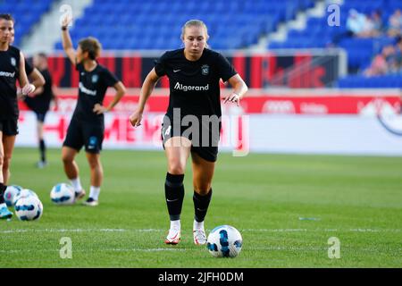 HARRISON, NJ - JULY 02: Delanie Sheehan (14) of NJ/NY Gotham FC warms ...
