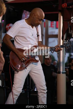 Rock Legend, Spirits Pioneer Sammy Hagar Launch Sammy's Beach Bar ...