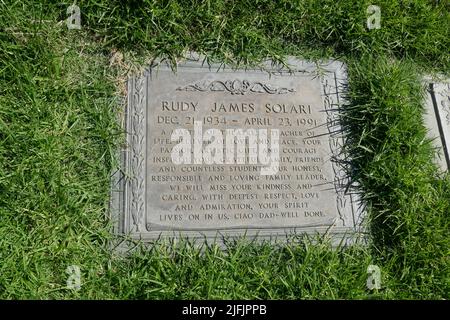 Hollywood, US, June 8, 2022, James Brolin arrives at Disney And Pixar's ...