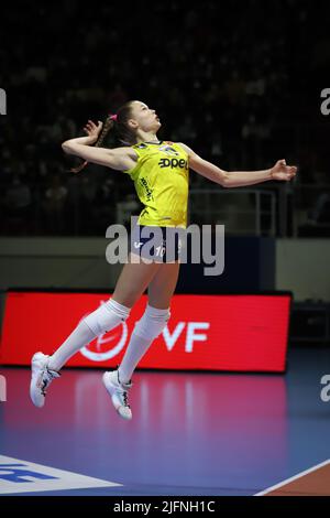 Arina FEDOROVTSEVA (Fenerbahce Opet Istanbul) attacks, Laura KUeNZLER ...