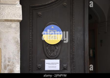 Yellow-blue sign with text "Ukrajine friendly spot - Ласкаво просимо ...