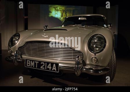 Aston Martin DB5 - Skyfall Stock Photo - Alamy