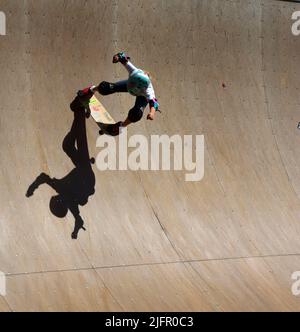 Skate risk sport shadow ramp Stock Photo - Alamy