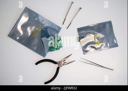 Sensitive electronic components in antistatic ESD packaging against ...