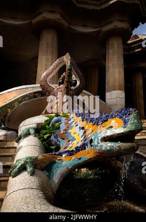 mosaic salamander at the entrance of Parc Guell designed by Antoni ...